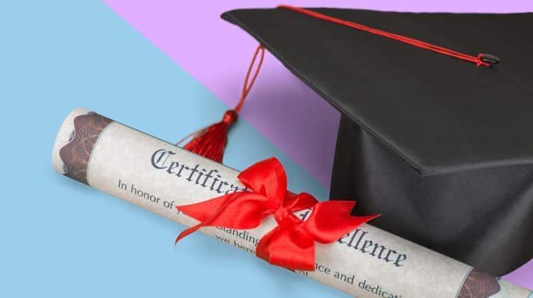 O que é preciso fazer para pegar o diploma do ensino médio?